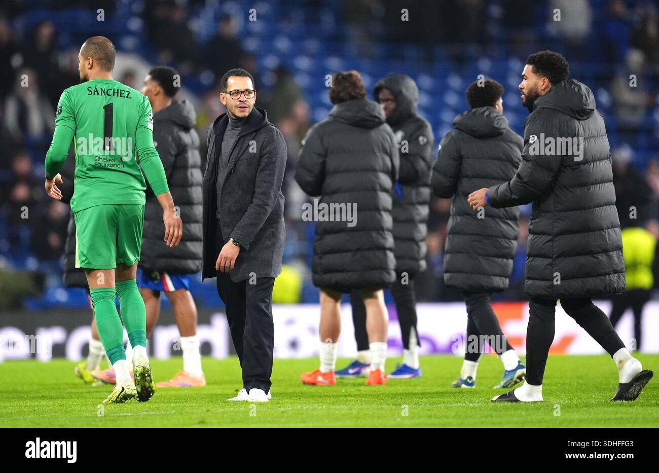 Chelsea manager Liam Rosenior (second left) celebrates with players ...