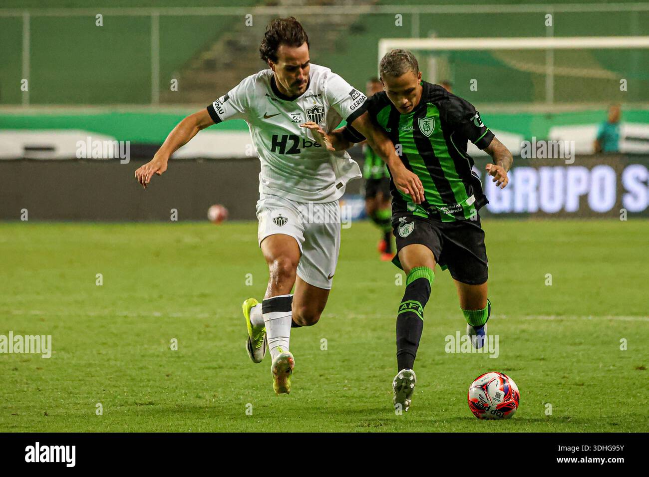 BELO HORIZONTE, MG - 21.01.2026: AMéRICA MG X ATLéTICO MG - A ball ...