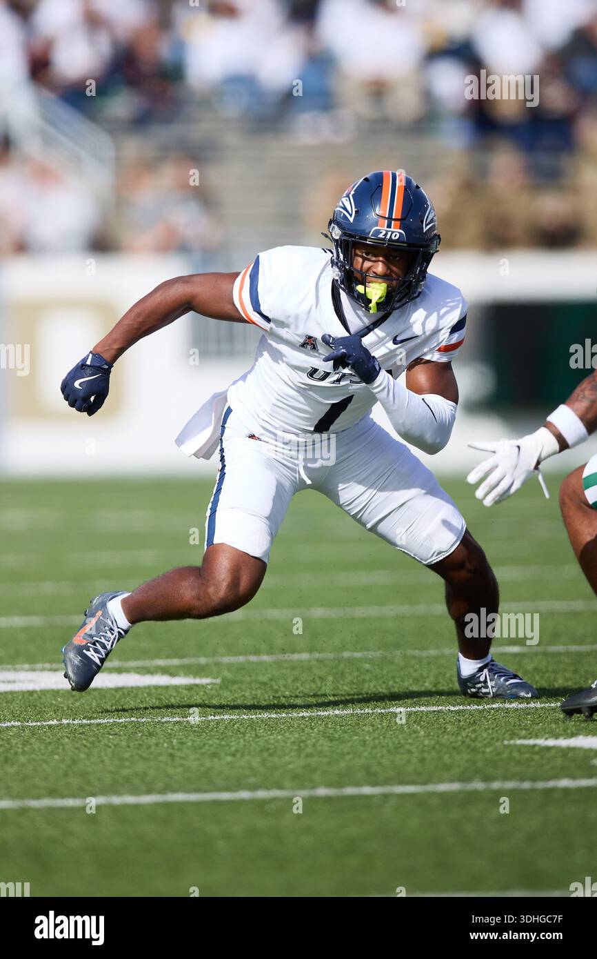 UTSA wide receiver Devin McCuin (1) runs a route against Charlotte ...