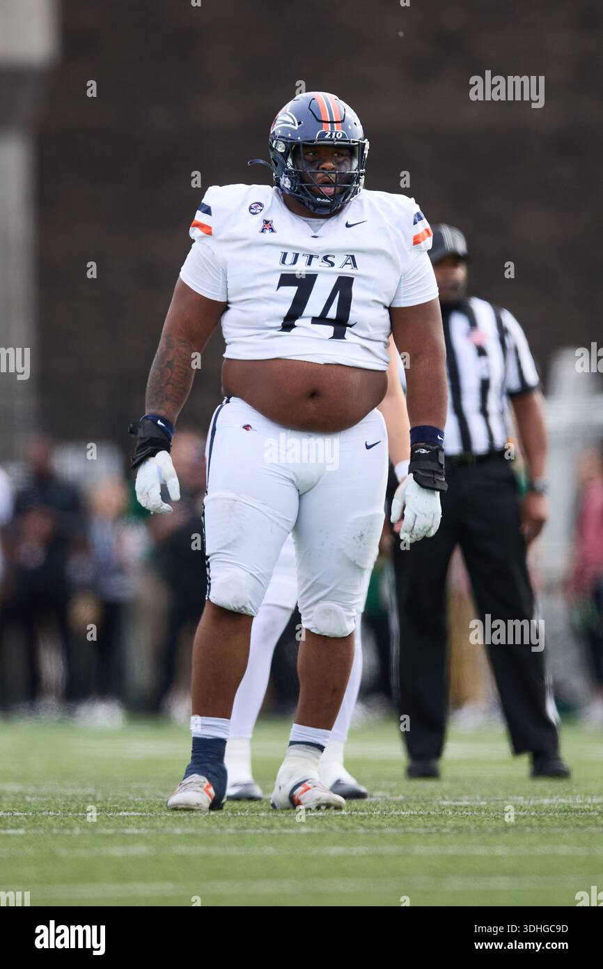UTSA offensive lineman Darrell Jones (74) lines up on offense against ...