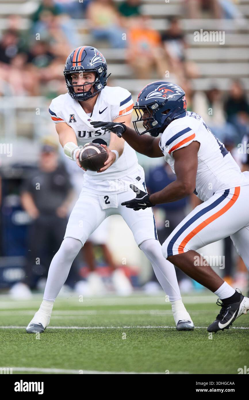 UTSA quarterback Owen McCown (2) hands the ball off to running back A ...