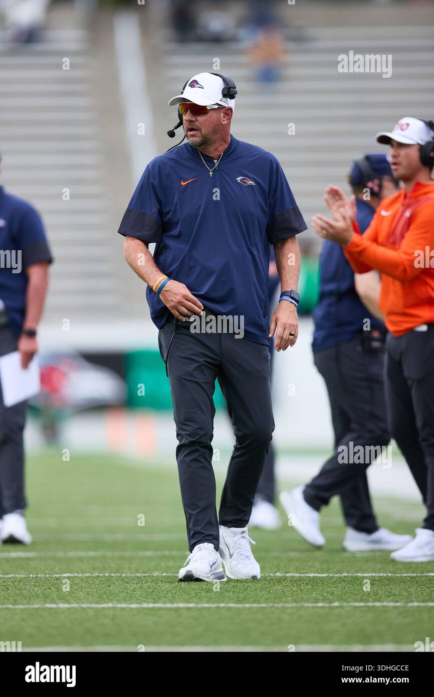 UTSA head coach Jeff Traylor walks on to the field during an NCAA ...