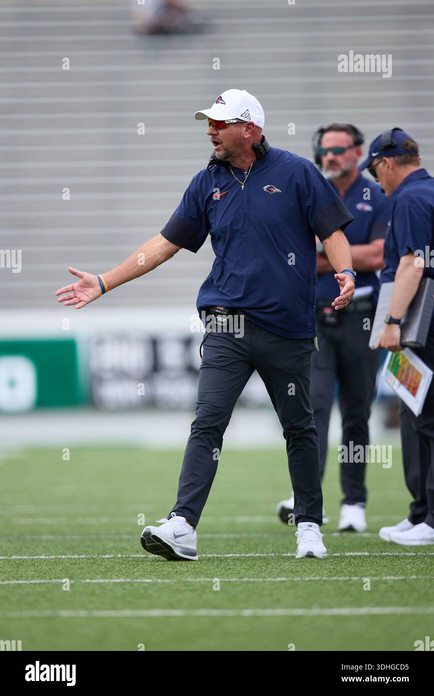 UTSA head coach Jeff Traylor walks on to the field during an NCAA ...