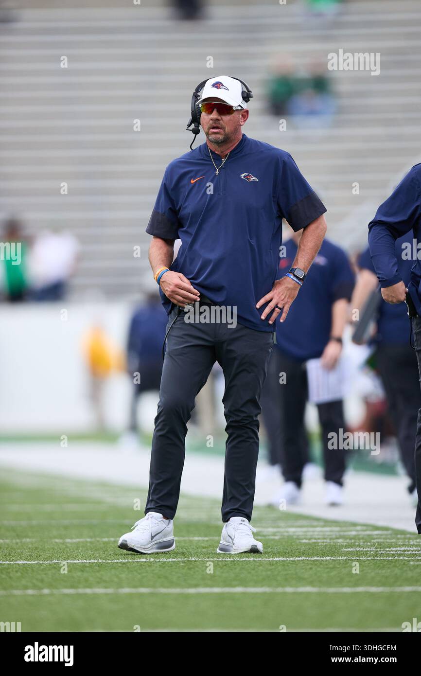 UTSA head coach Jeff Traylor stands on the field during an NCAA college ...