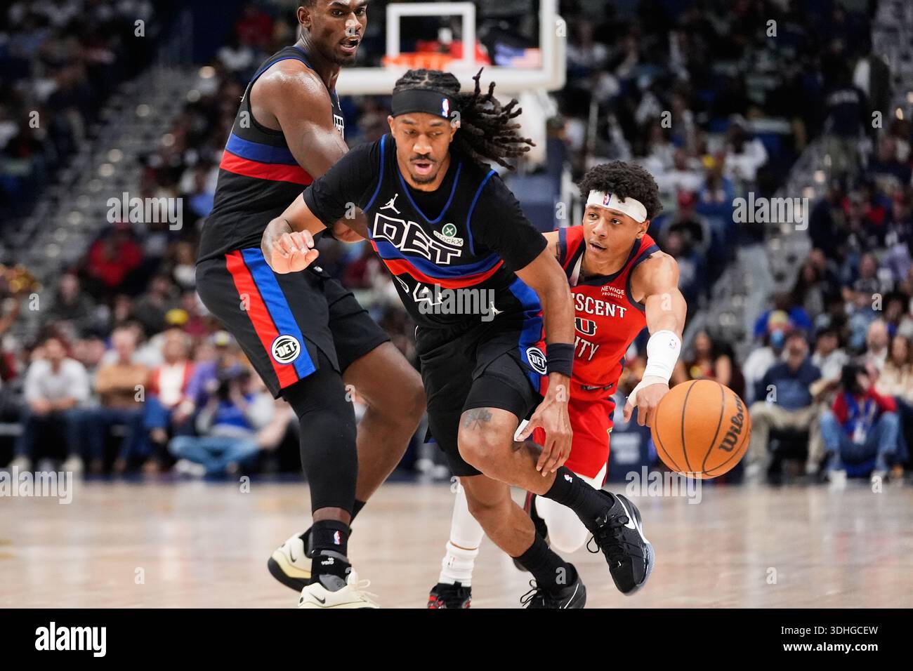 New Orleans Pelicans guard Jeremiah Fears (0) knocks the ball out of ...