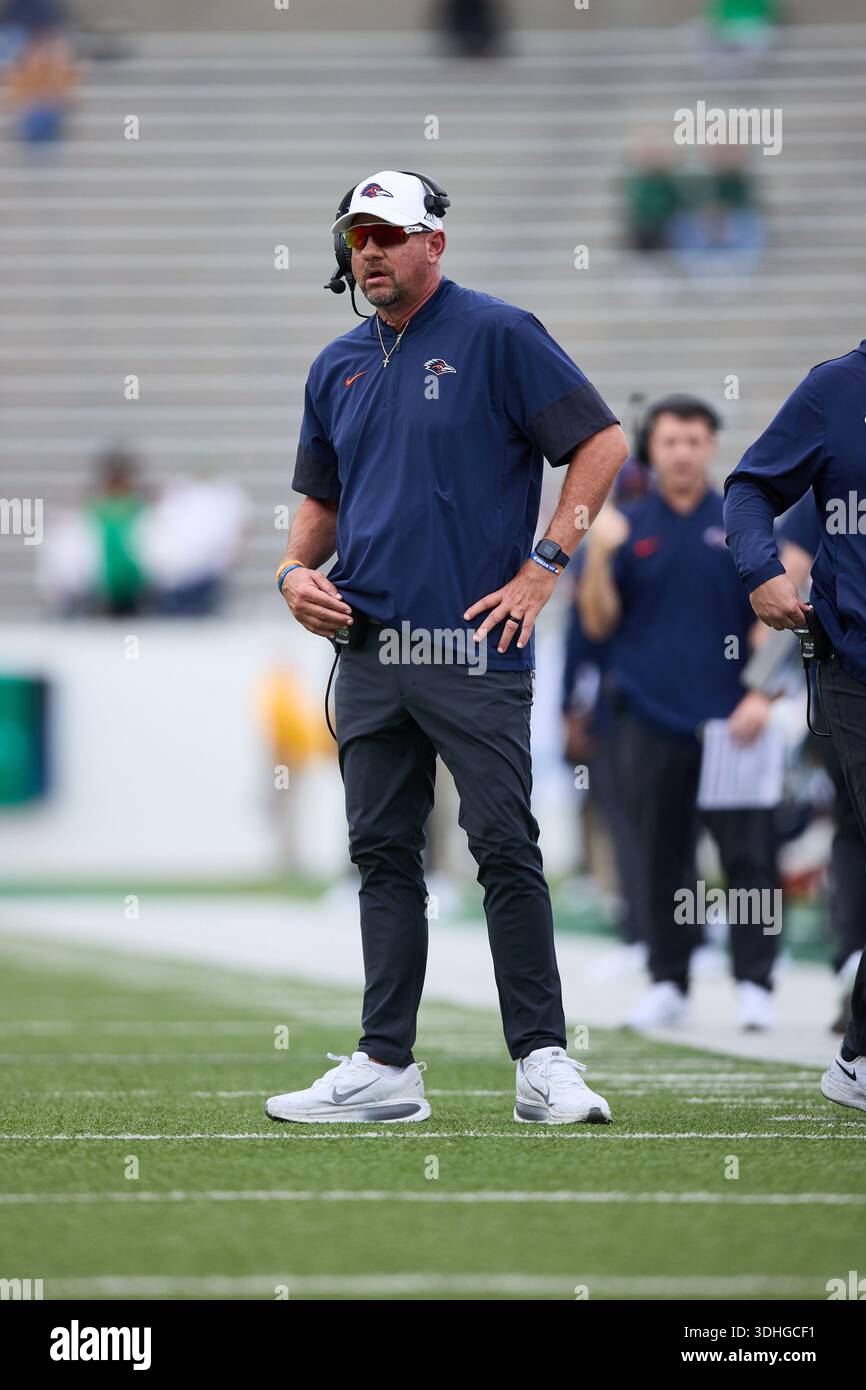 UTSA head coach Jeff Traylor stands on the field during an NCAA college ...