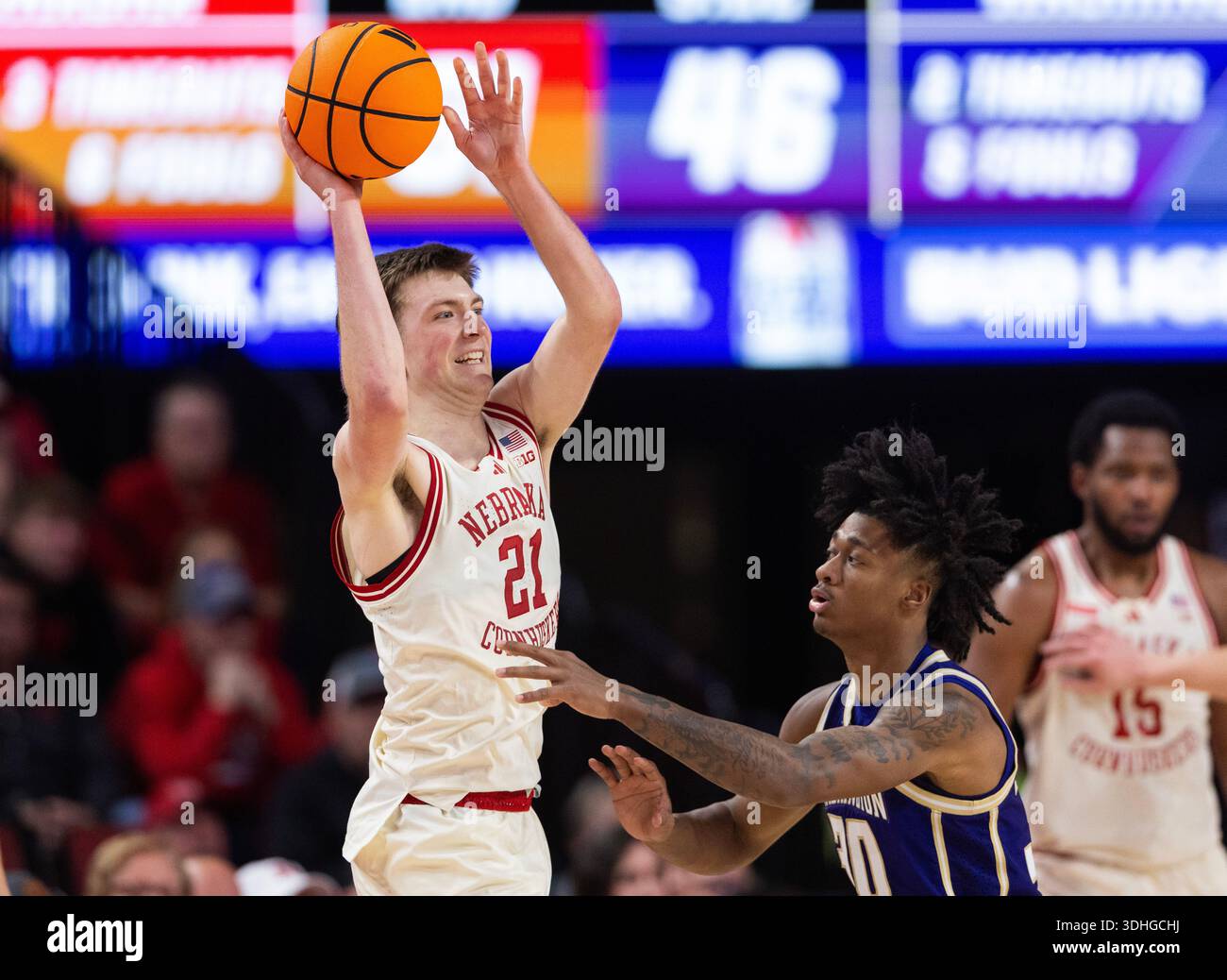 Nebraska's Pryce Sandfort (21) passes the ball around Washington's ...