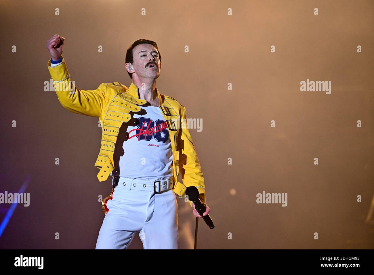 One Night of Queen, Gary Mullen performs at the Dome de Paris in Paris ...