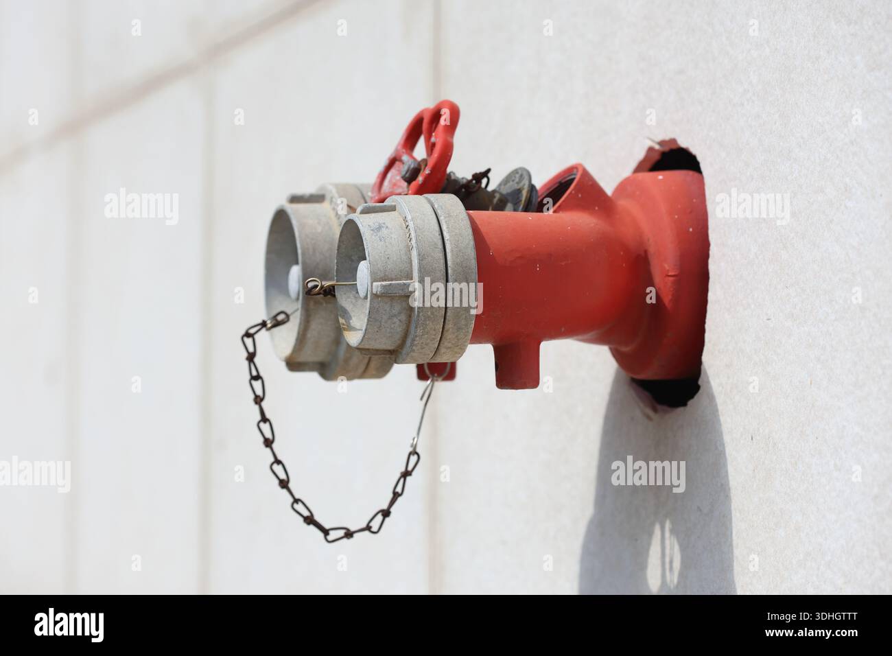 Fire hydrant hose nozzle mounted hi-res stock photography and images ...