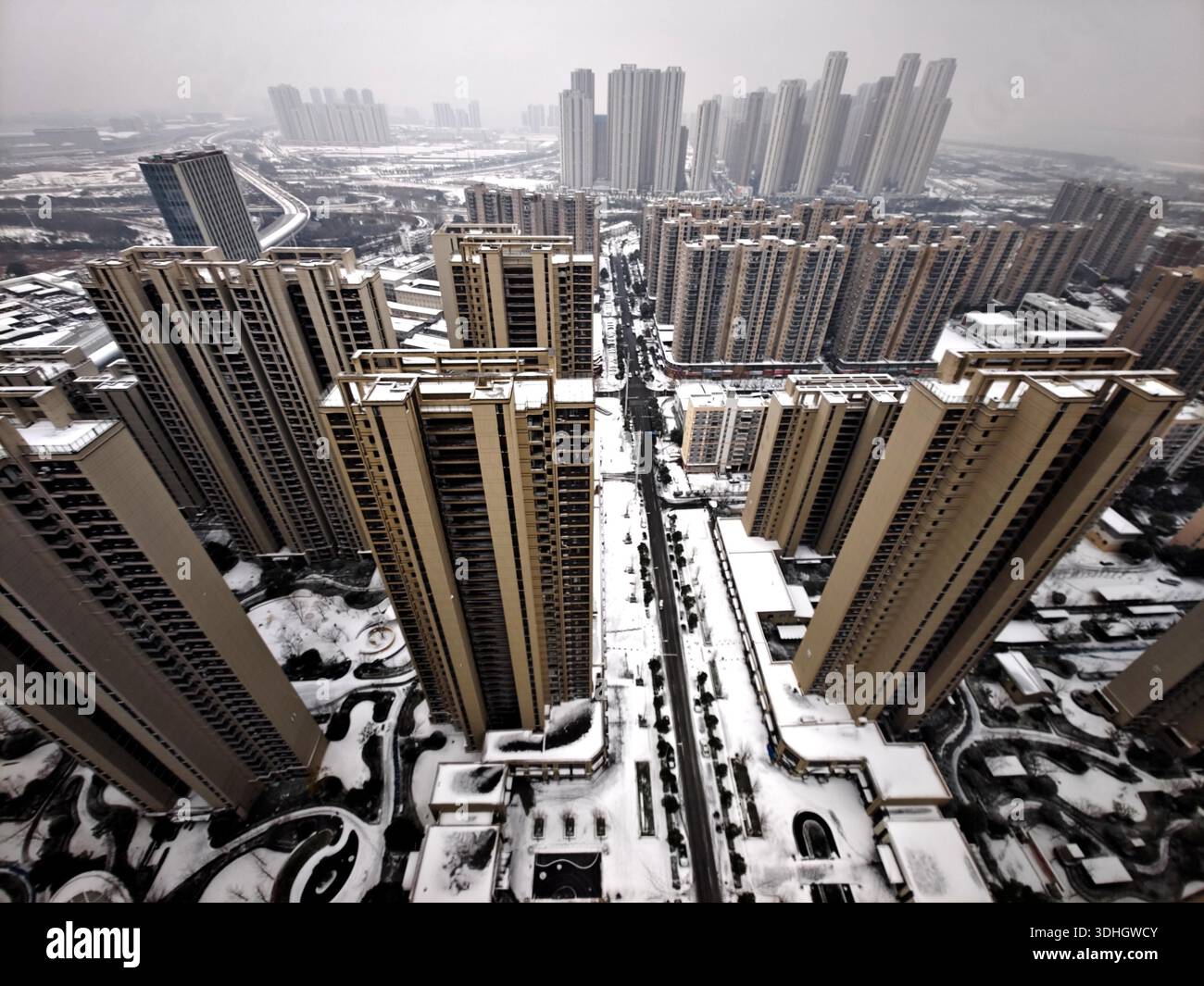 A snowfall hits Wuhan City, central China's Hubei Province, 20 January ...