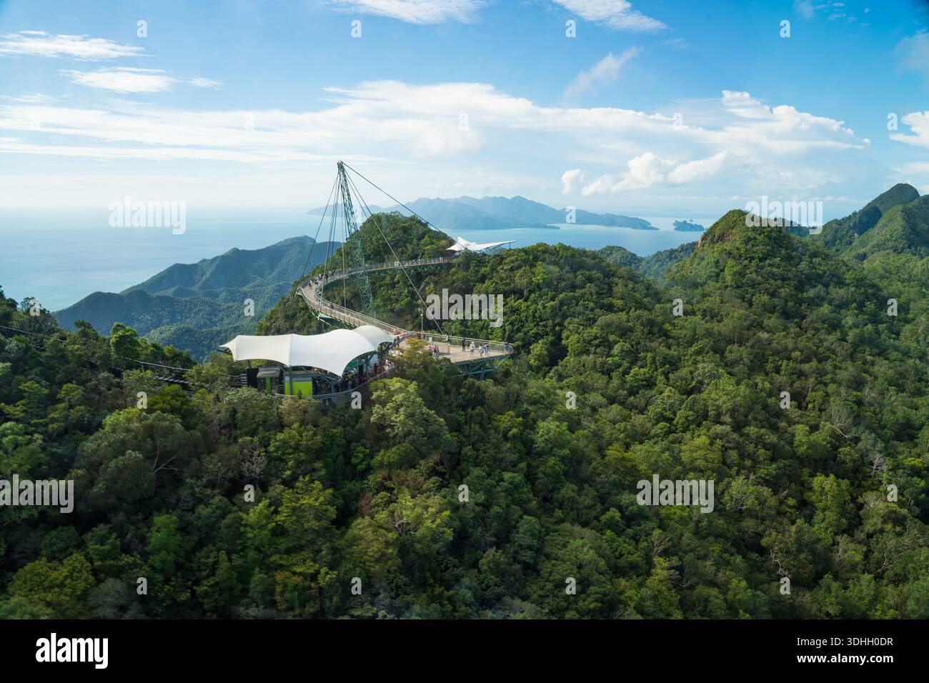 Elevated skybridge hi-res stock photography and images - Alamy