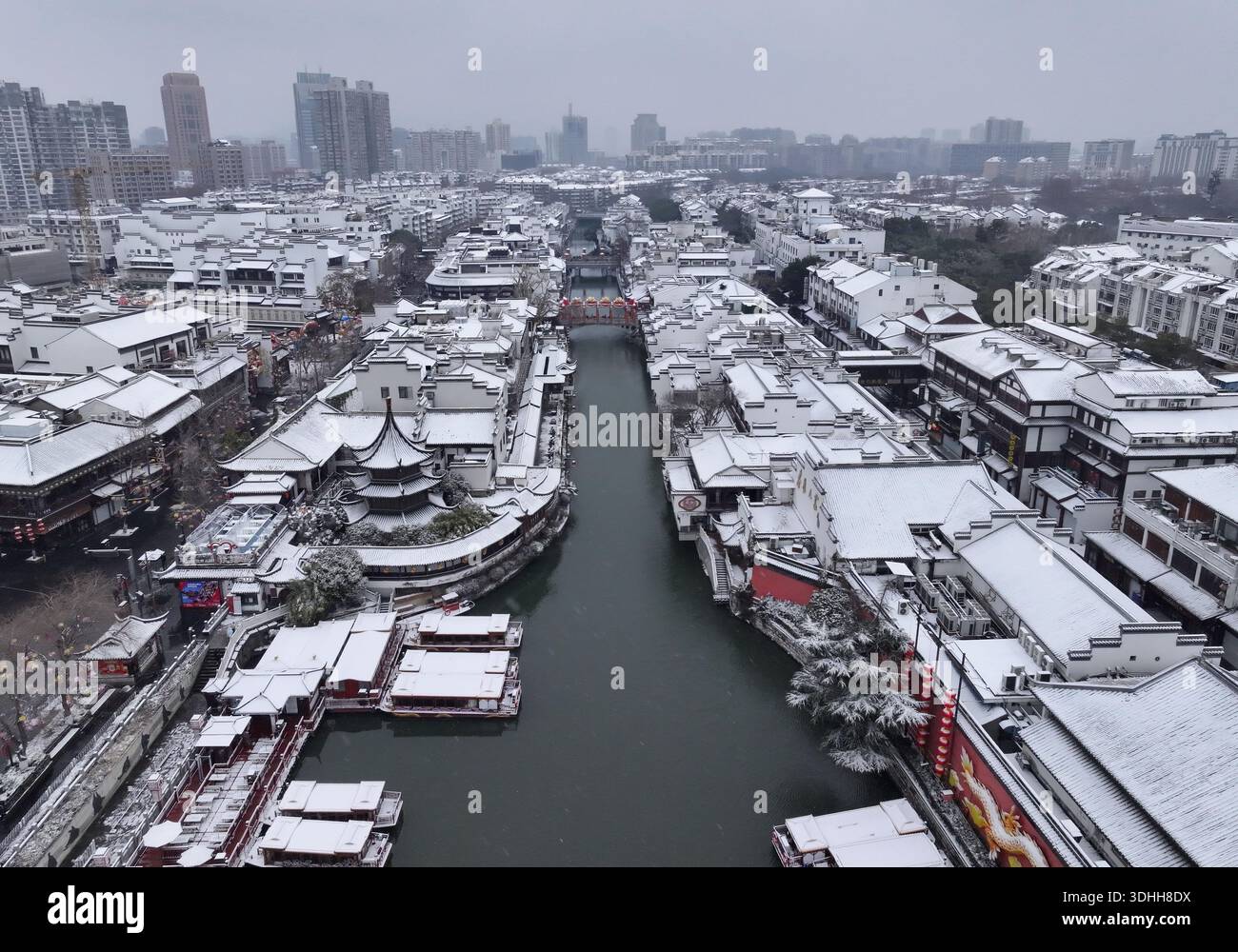 The Qinhuai River banks and Confucius Temple Scenic Area are covered ...