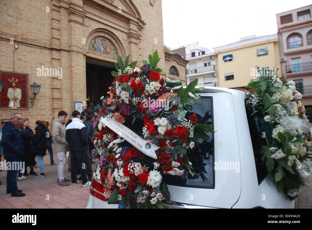 Relatives and neighbours of David Cordón, ex-international beach ...