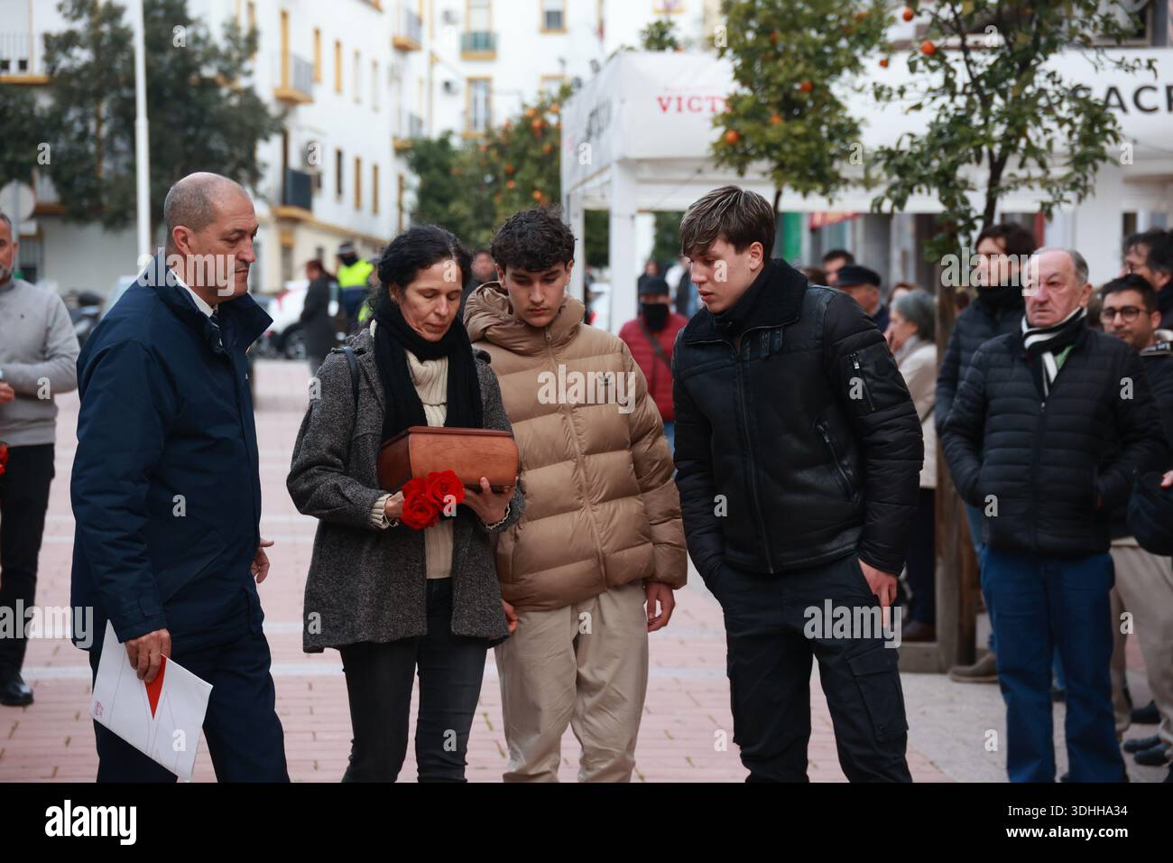 Relatives and neighbours of David Cordón, ex-international beach ...