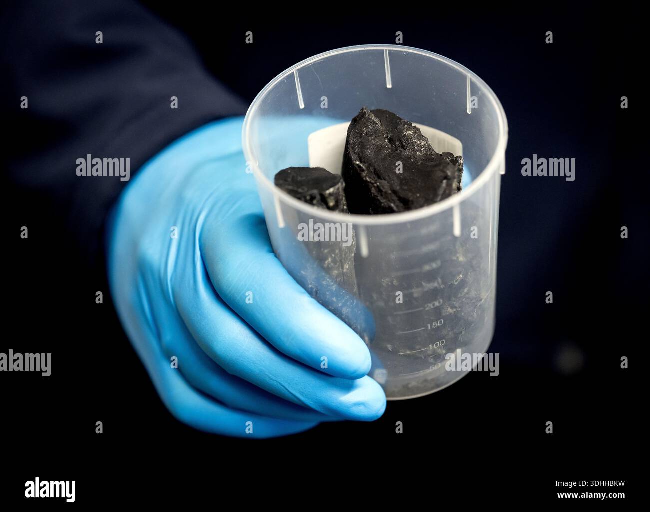 SCHIPHOL - A demonstration of drug testing during a presentation on the ...