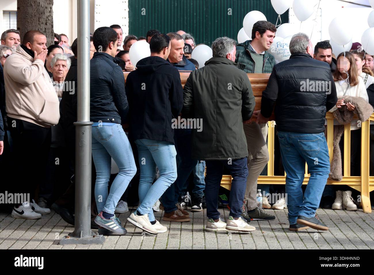 Departure of one of the four members of the Zamorano family who died in ...