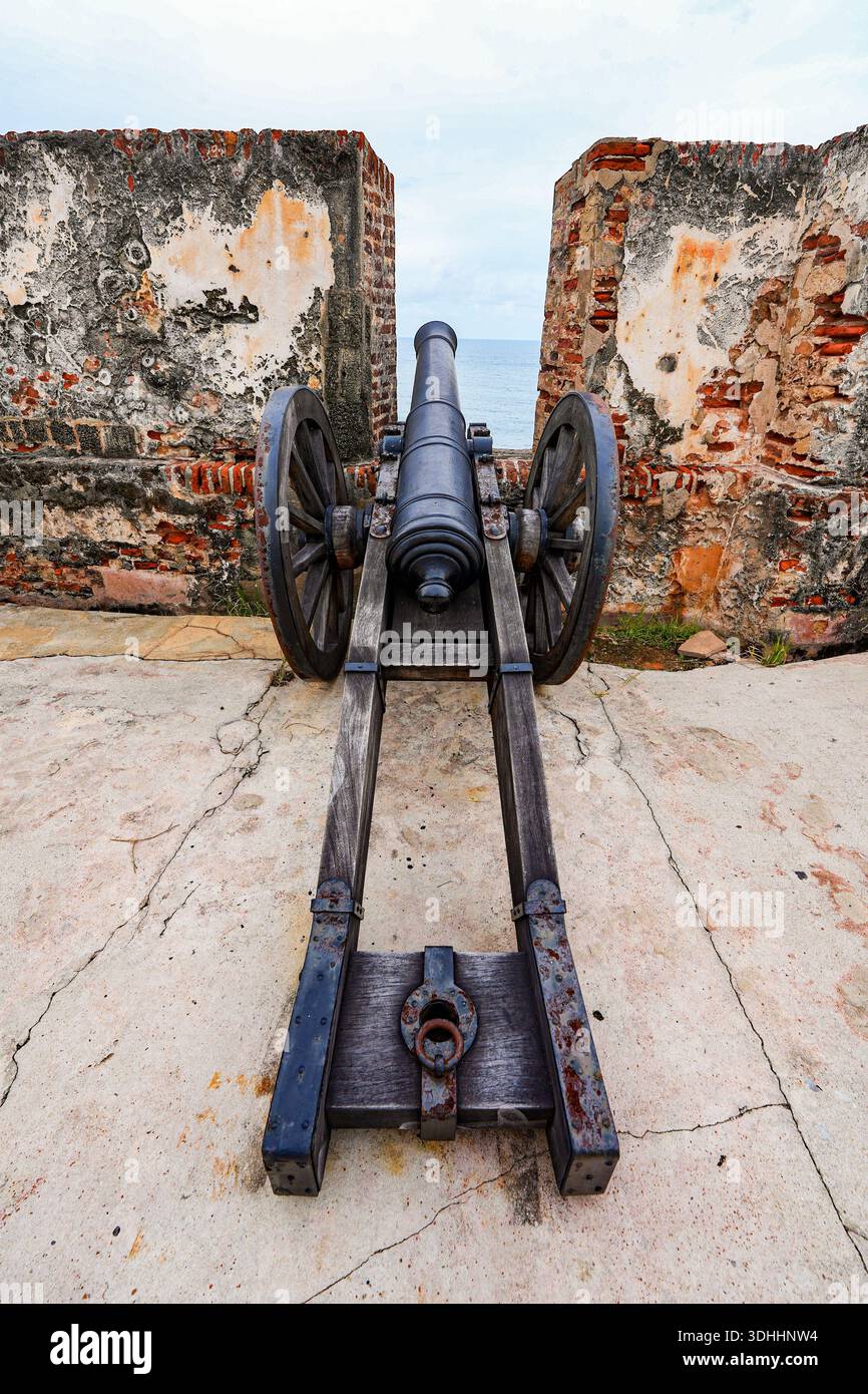 Historic Spanish colonial cannons on the ramparts of the Castillo San ...