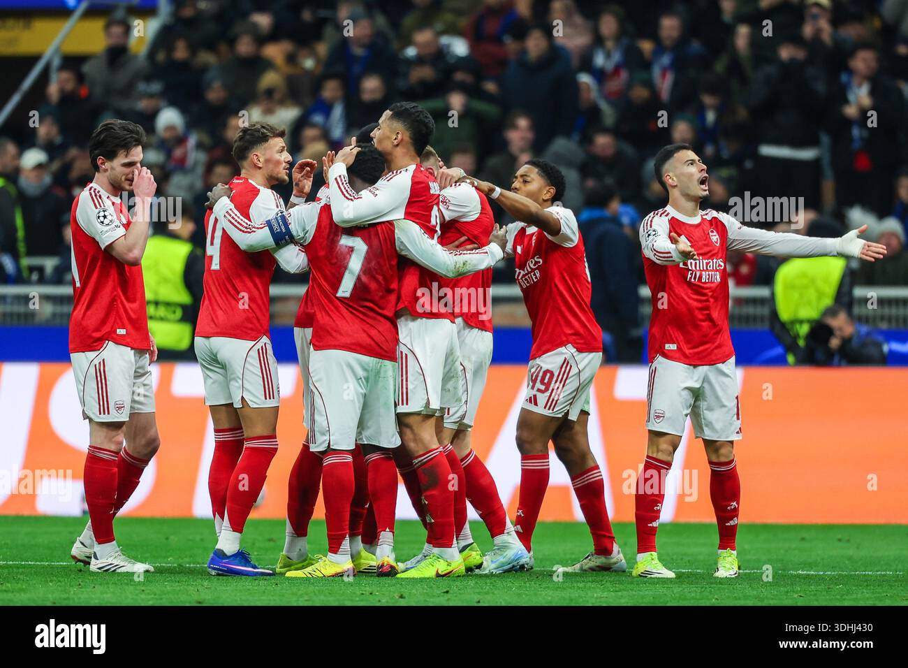 Viktor Gyokeres of Arsenal FC celebrates with his team mates after ...