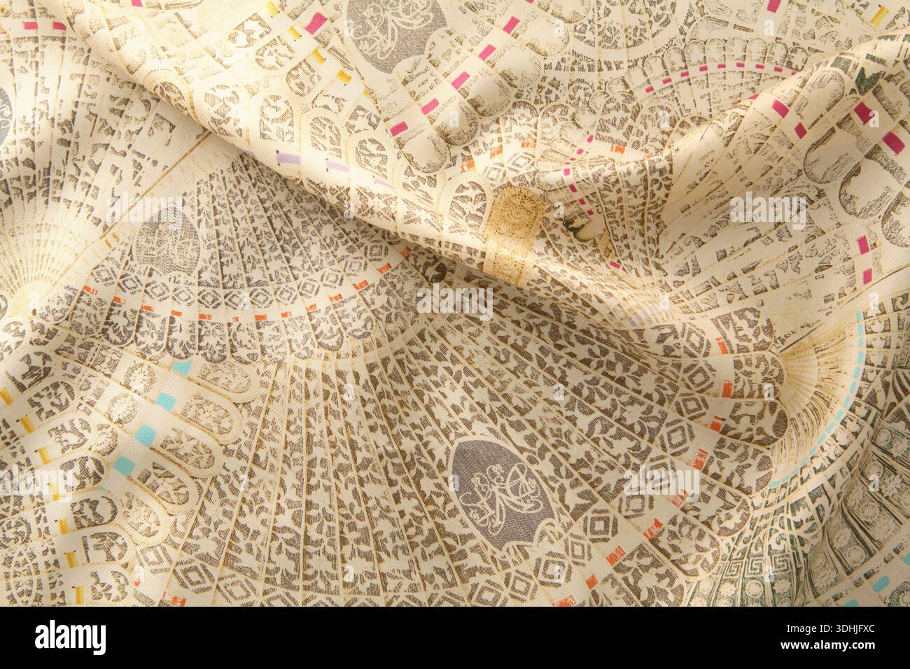 Loose chinese fan hi-res stock photography and images - Alamy