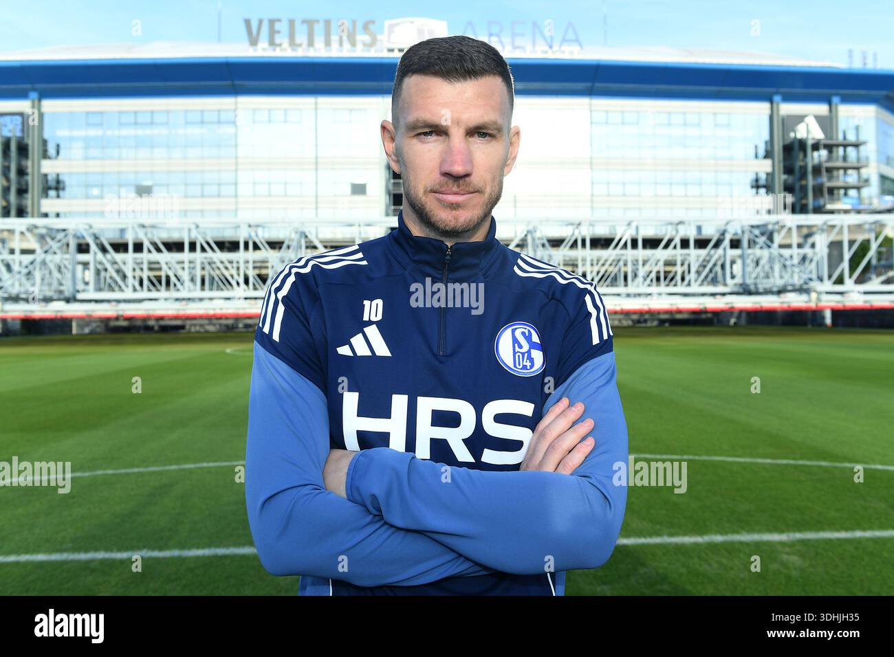 Gelsenkirchen, Germany. 22nd Jan, 2026. Vorstellung von Edin Dzeko beim ...