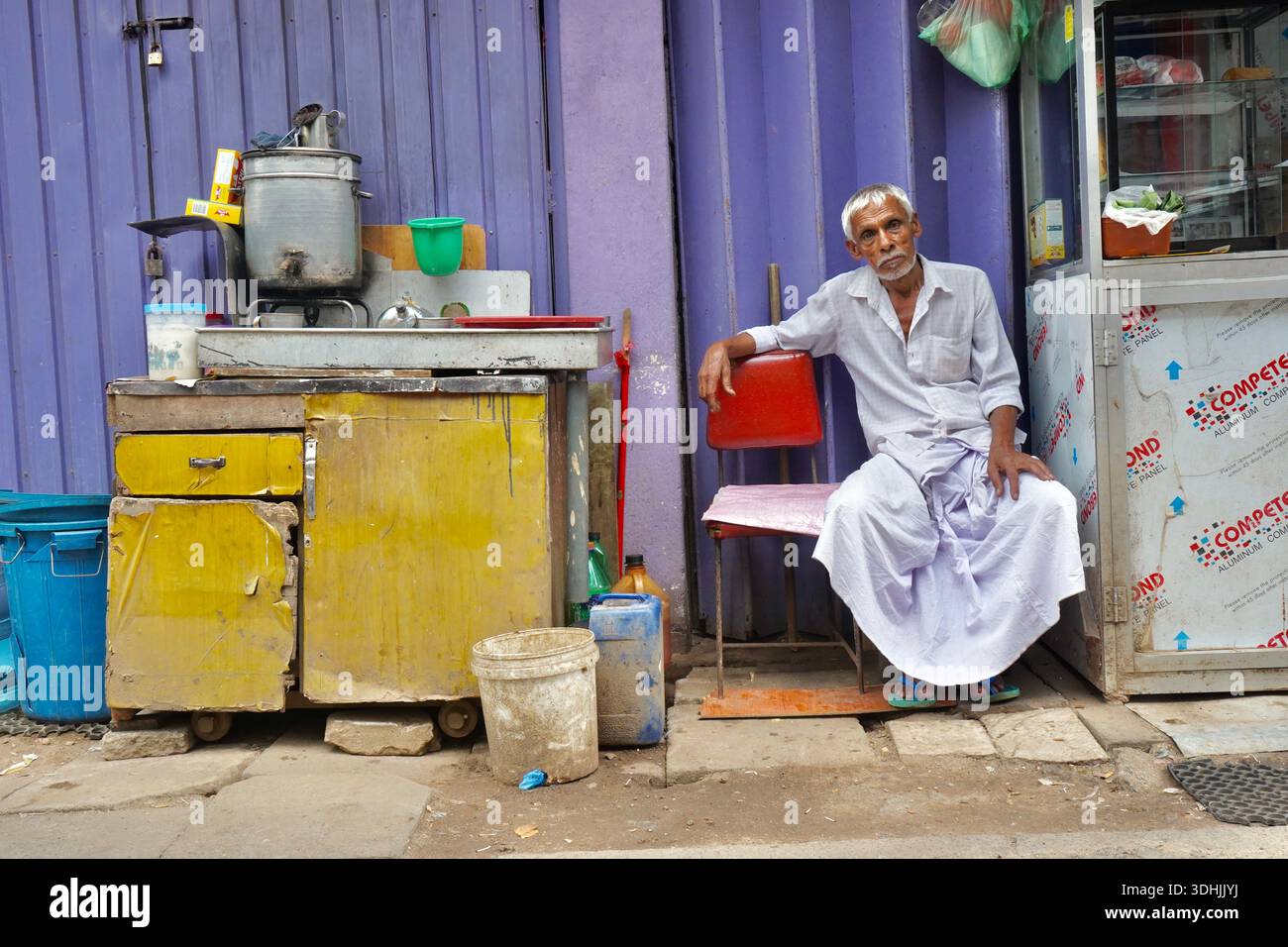 Roadside tea kade hi-res stock photography and images - Alamy