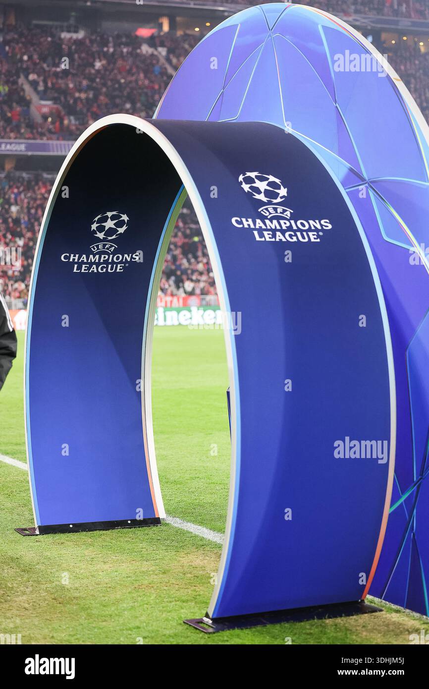 Arch with the UEFA Champions League logo, GER, FC FC Bayern Munich vs ...