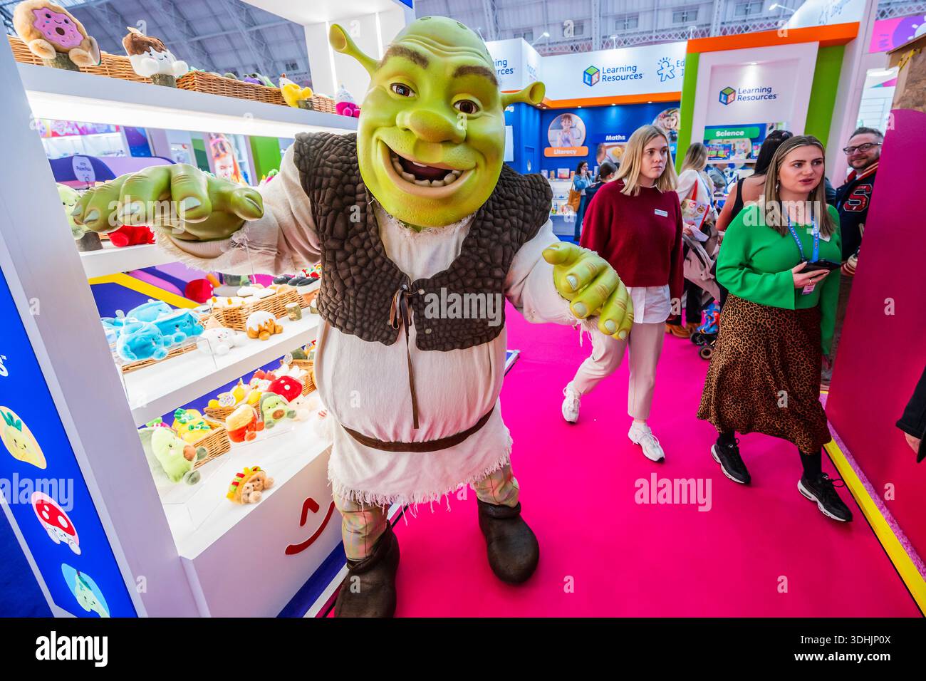 London, UK. 22nd Jan, 2026. A giant Shrek character passes Palm Pals ...