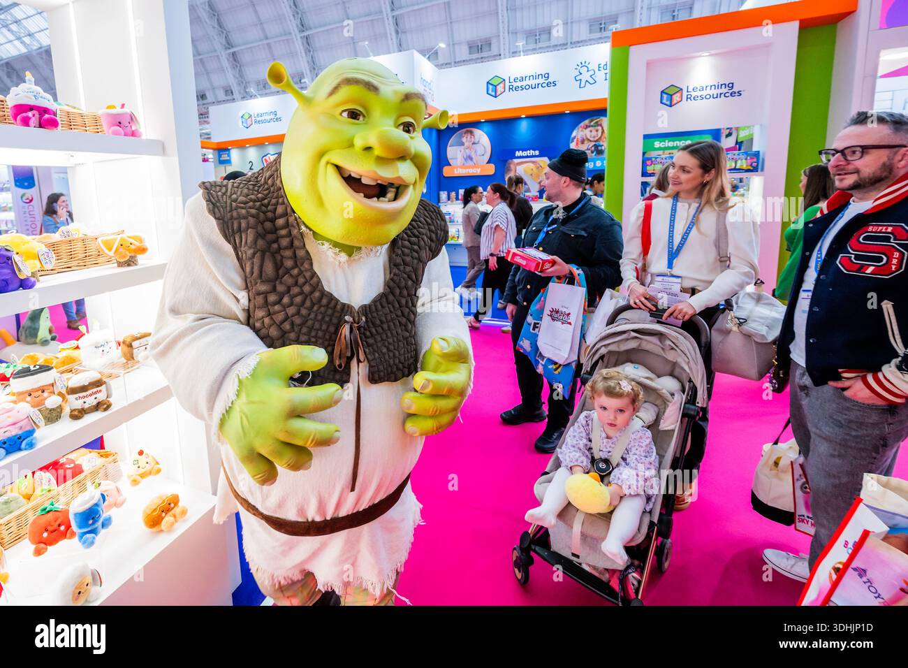 London, UK. 22nd Jan, 2026. A giant Shrek character passes Palm Pals ...