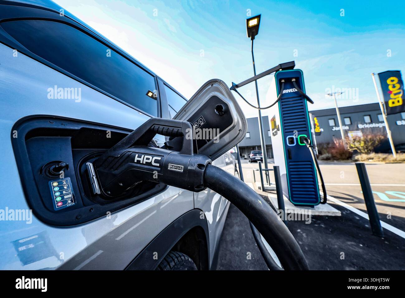 Hannut, Belgium. 22nd Jan, 2026. An electric vehicle charges at the ...