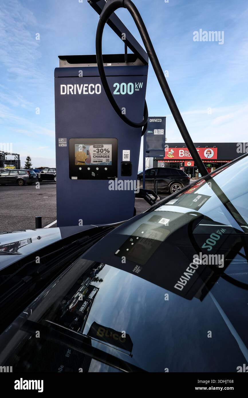 Hannut, Belgium. 22nd Jan, 2026. An electric vehicle charges at the ...