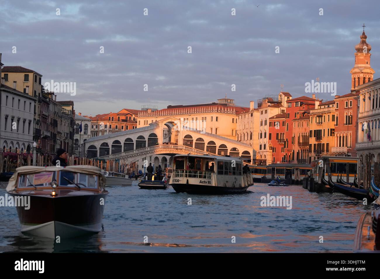 A view of Rialto bridge at sunset on the Grand Canal in Venice, Italy ...