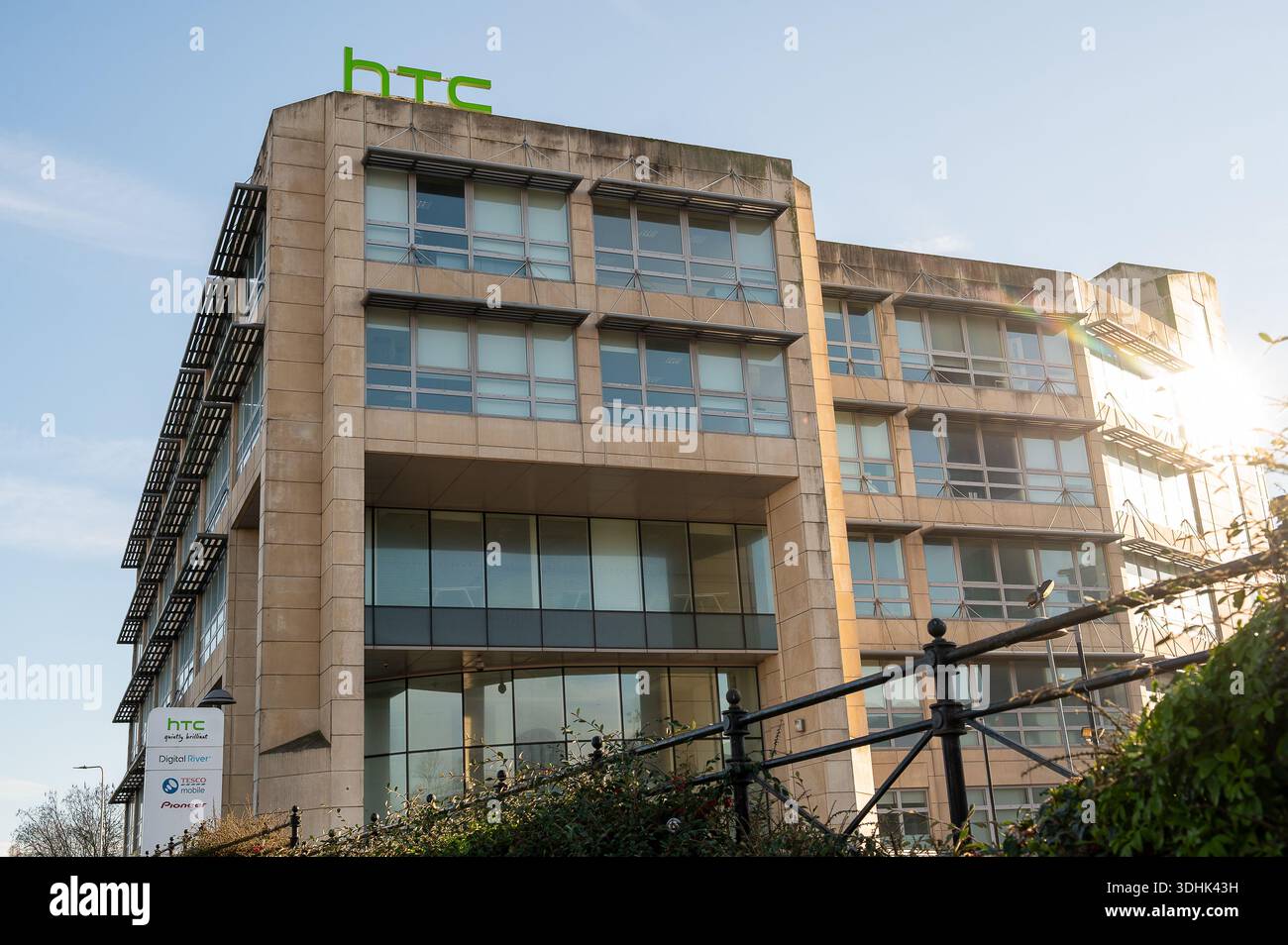 Tesco mobile former offices hi-res stock photography and images - Alamy