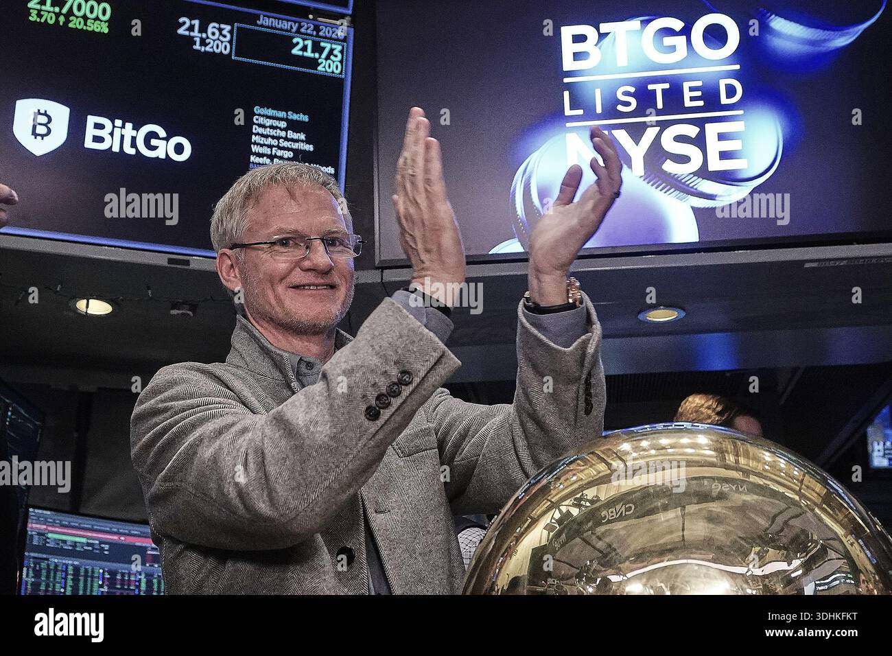 BitGo CEO Mike Belshe applauds as his company''s stock begins trading ...