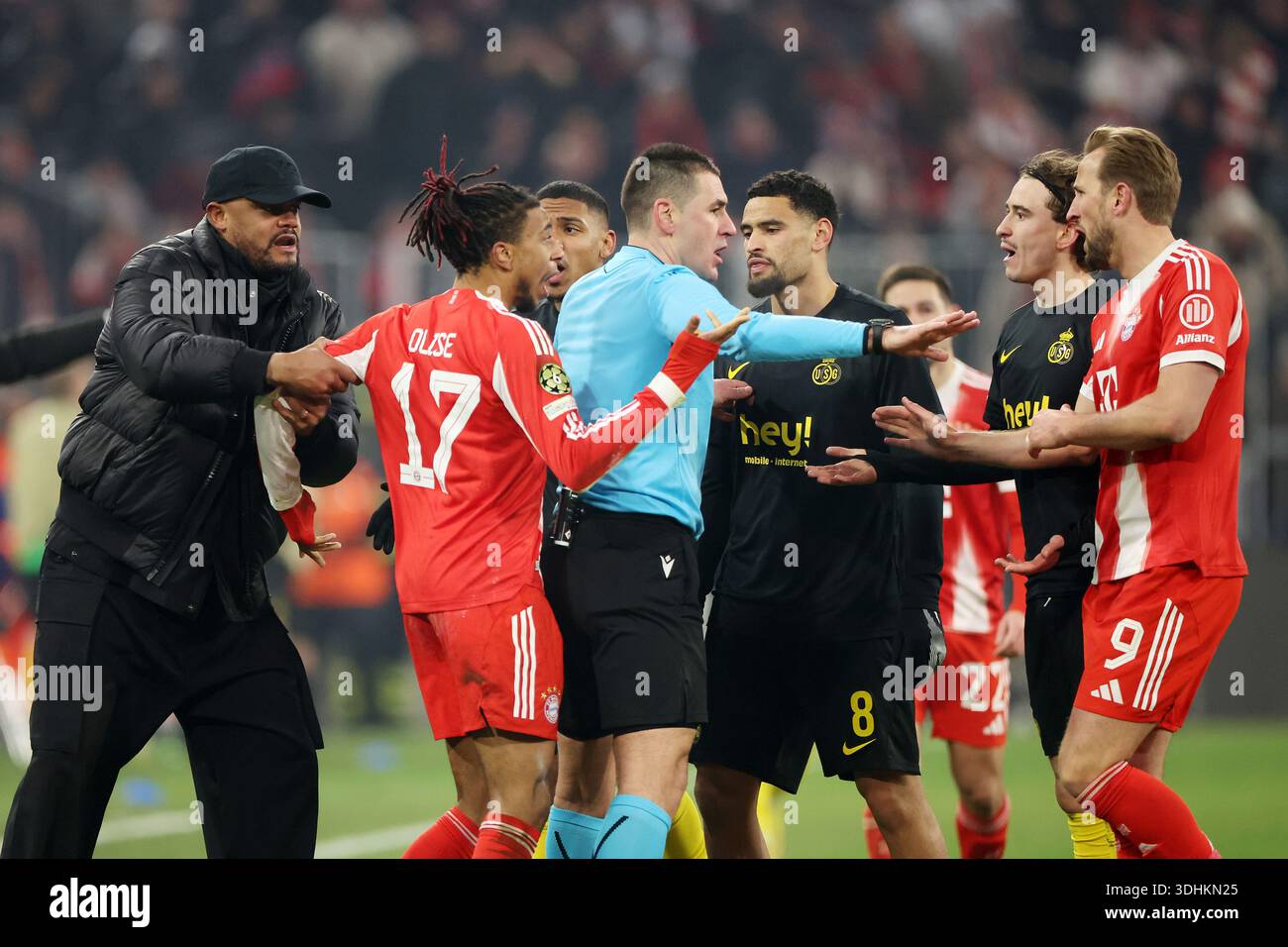 MUNICH – (L-R) FC Bayern Munich coach Vincent Kompany. Michael Olise of ...