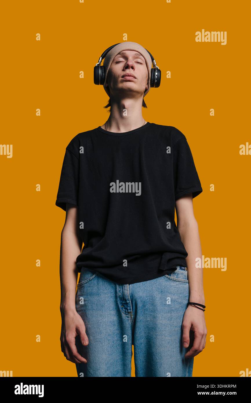 Body shot cool modern hi-res stock photography and images - Alamy