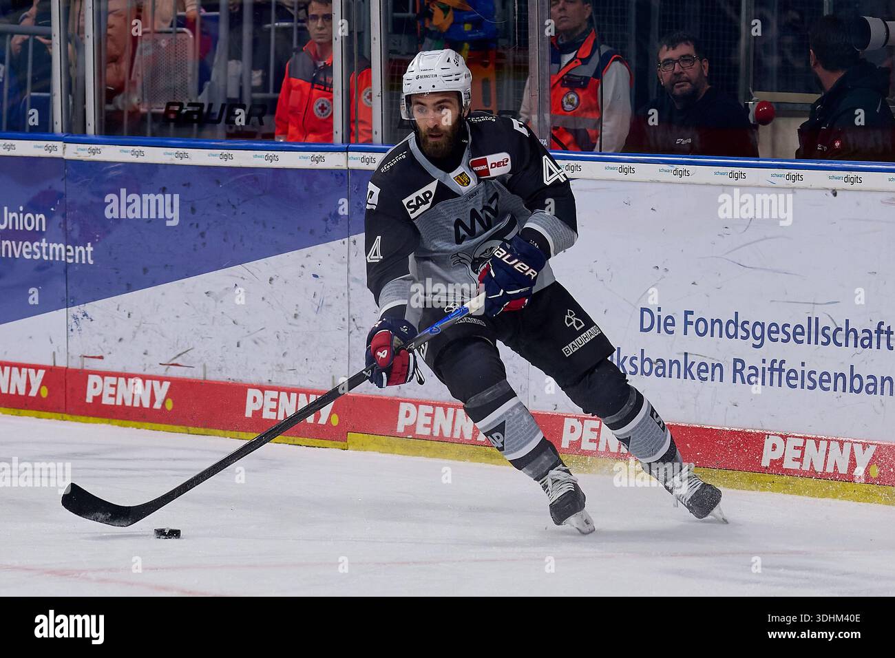 Mannheim, Deutschland. 22nd Jan, 2026. Anthony Greco (Adler Mannheim ...