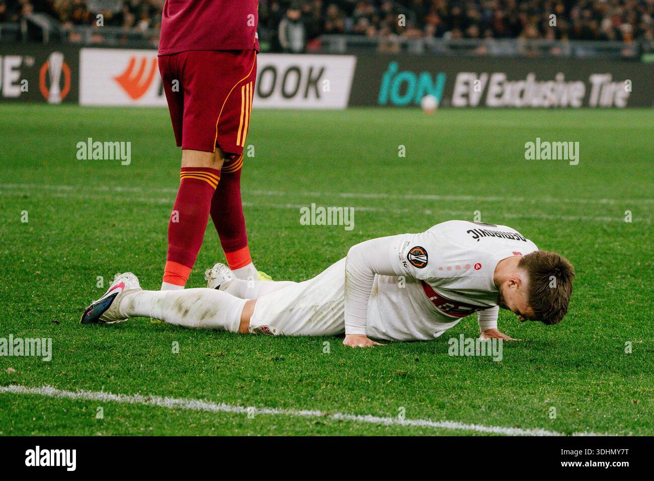 Ermedin Demirovic (Stuttgart, #09), ITA, AS Roma vs. Stuttgart ...