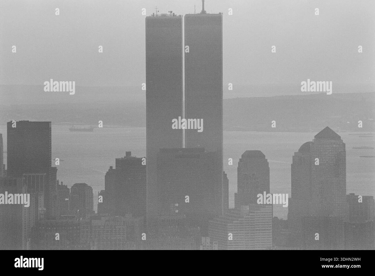 World trade center twin towers pre 9 11 Black and White Stock Photos ...