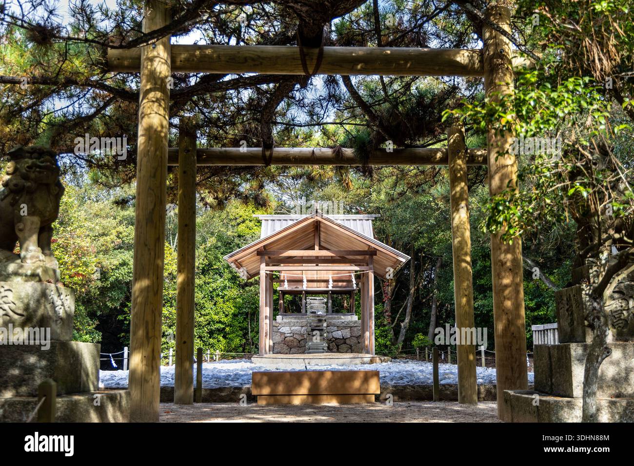 Art House Project: Go'o Shrine with glass stairs by Hiroshi Sugimoto ...