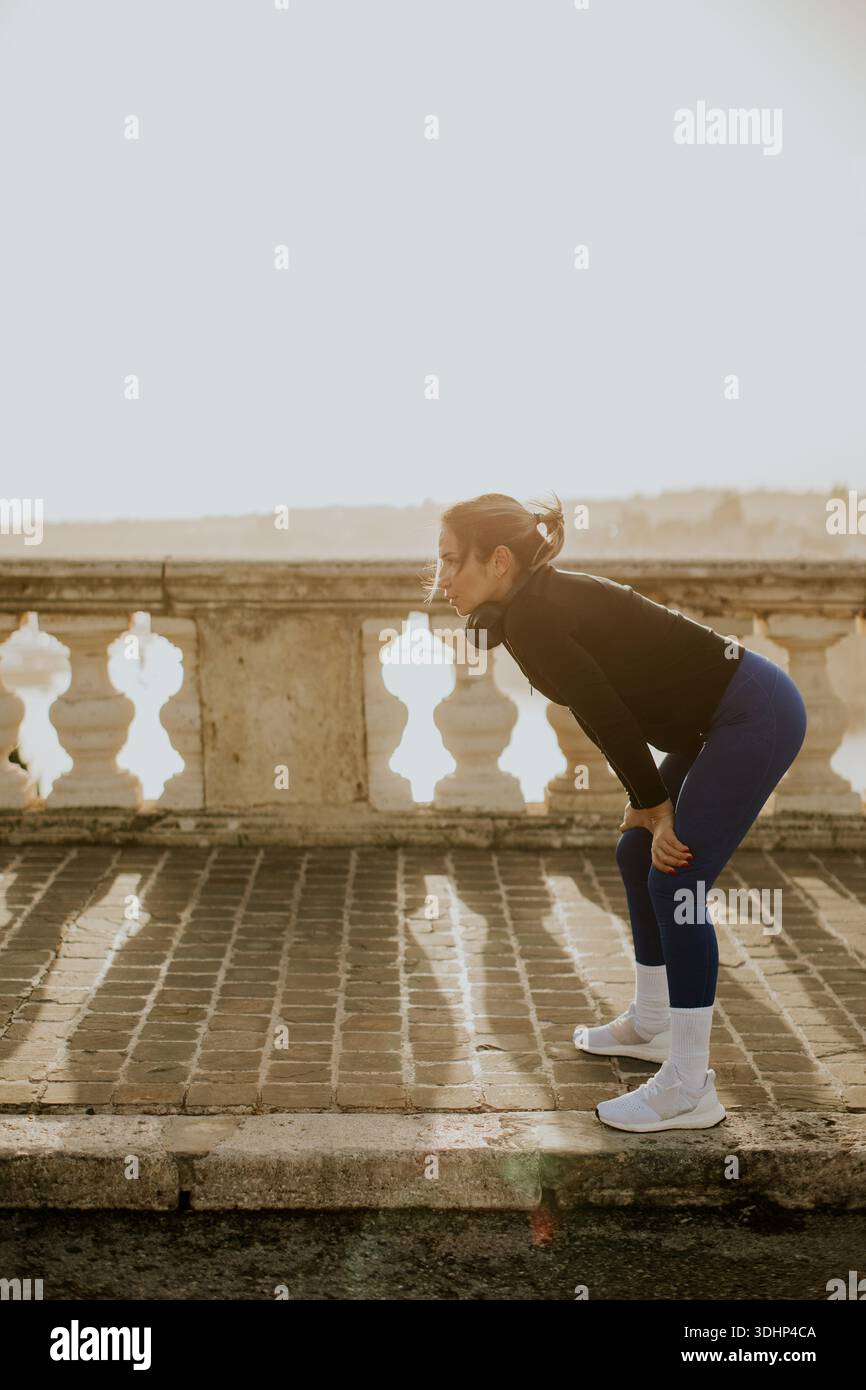 Bent legs knees up exercise hi-res stock photography and images - Alamy
