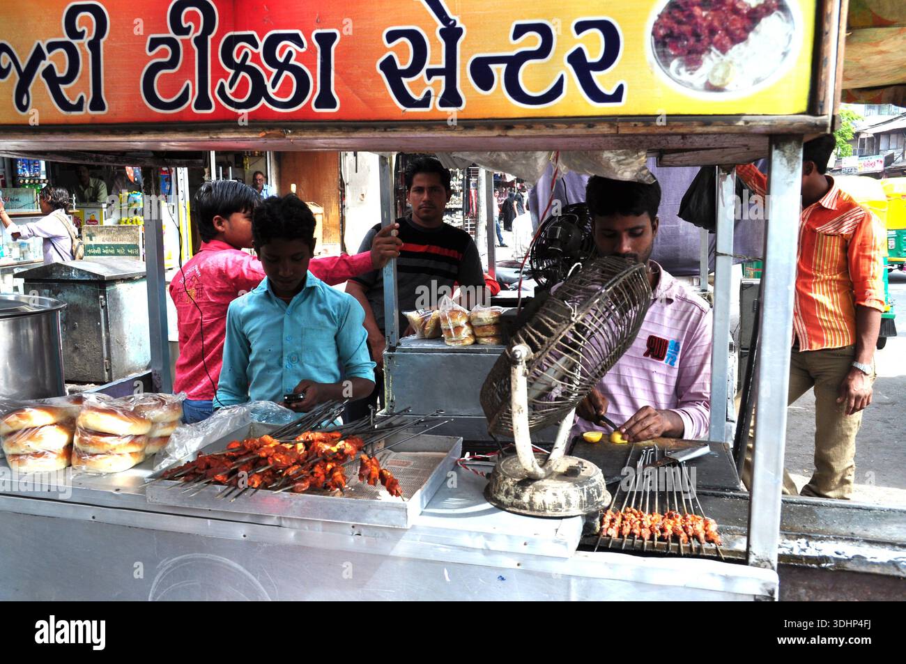 Indian vendors sell snacks hi-res stock photography and images - Alamy