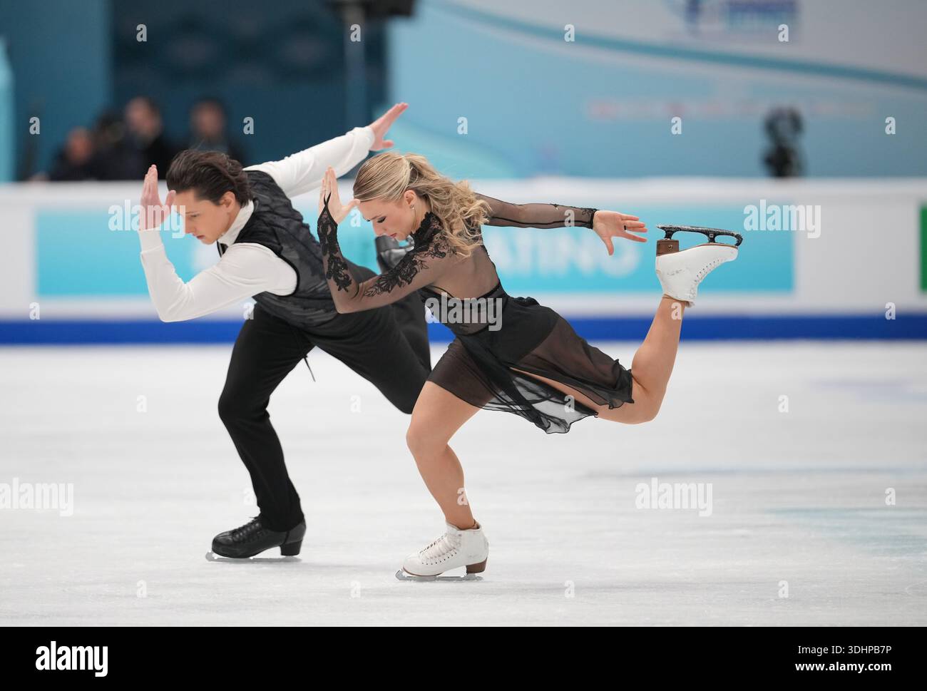 Emilea ZINGAS and Vadym KOLESNIK of the United States perform during ...