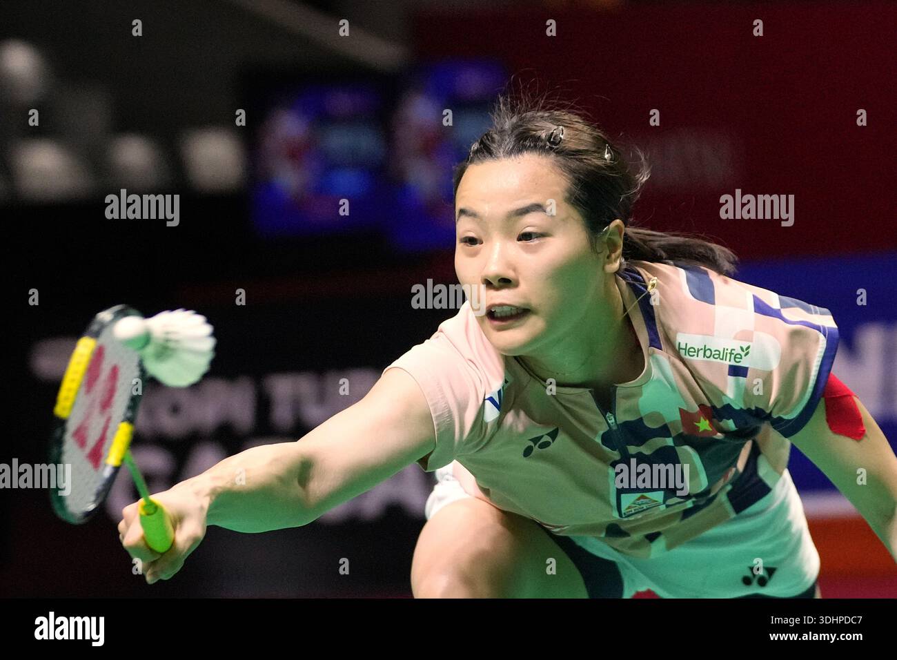 Vietnam's Thuy Linh Nguyen plays against Thailand's Opatniputh Pichamon ...
