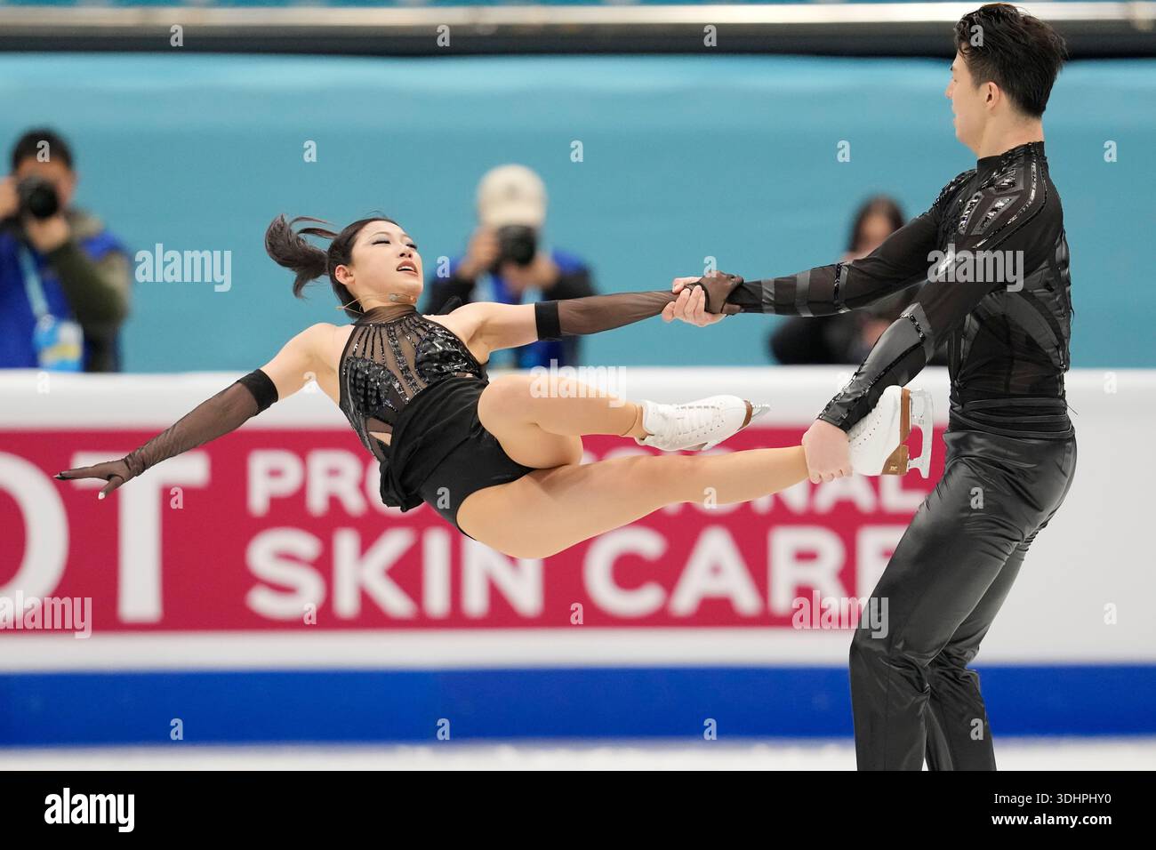 Wang Shiyue and Liu Xinyu of China compete during the Ice Dance Free ...