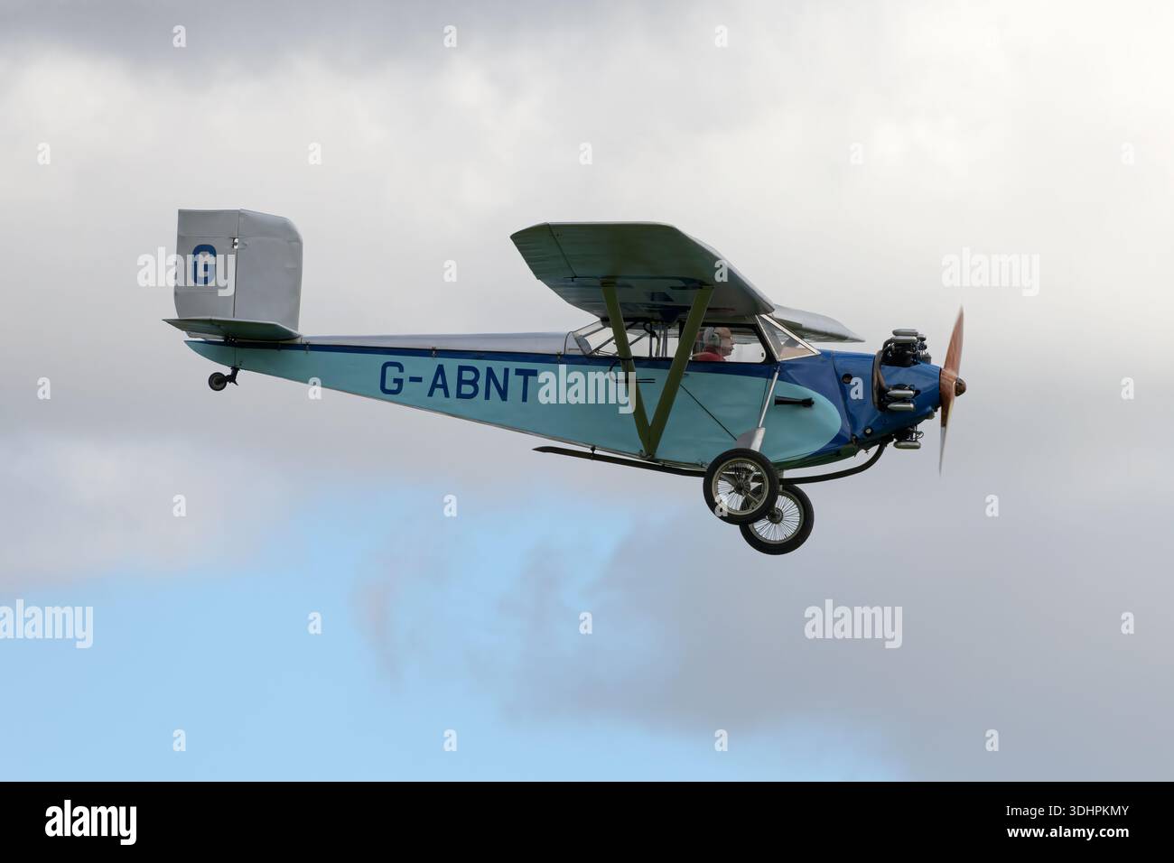 Single engine civilian aircraft hi-res stock photography and images - Alamy