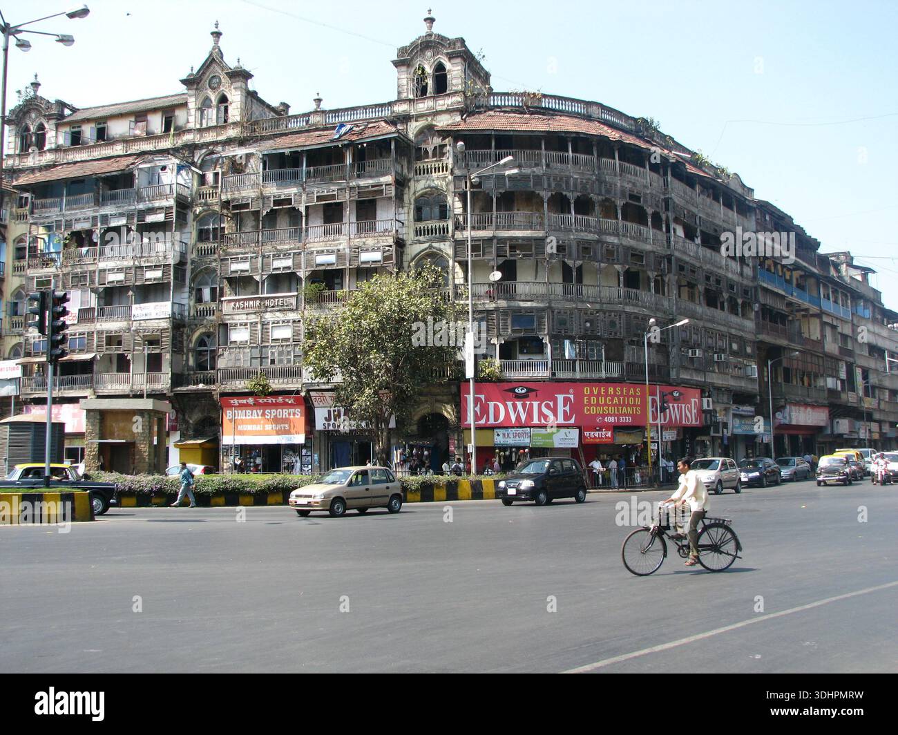 Colonial-era residential building and traffic at a city intersection in ...