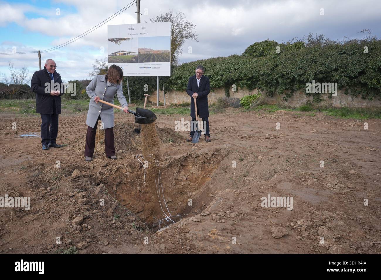 (L-R) The deputy general of Álava, Ramiro González; the regional ...