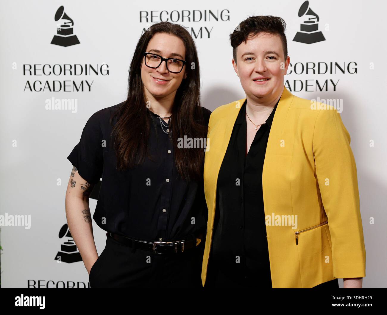 Jennifer Nulsen and Noelle Byer arrive on the red carpet at the ...