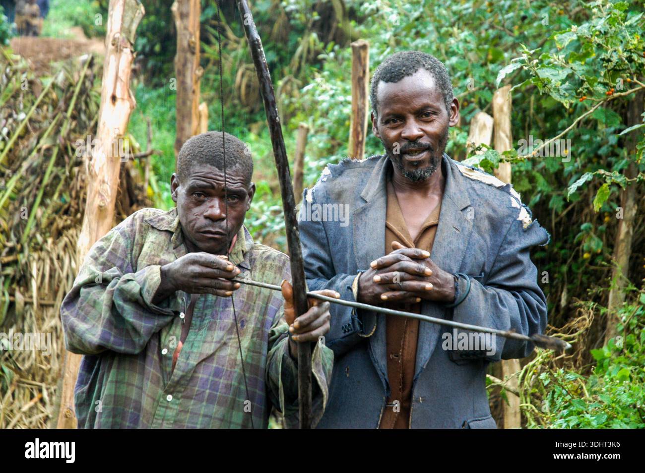 Batwa bow and arrow demonstration kyevu kabale hi-res stock photography ...