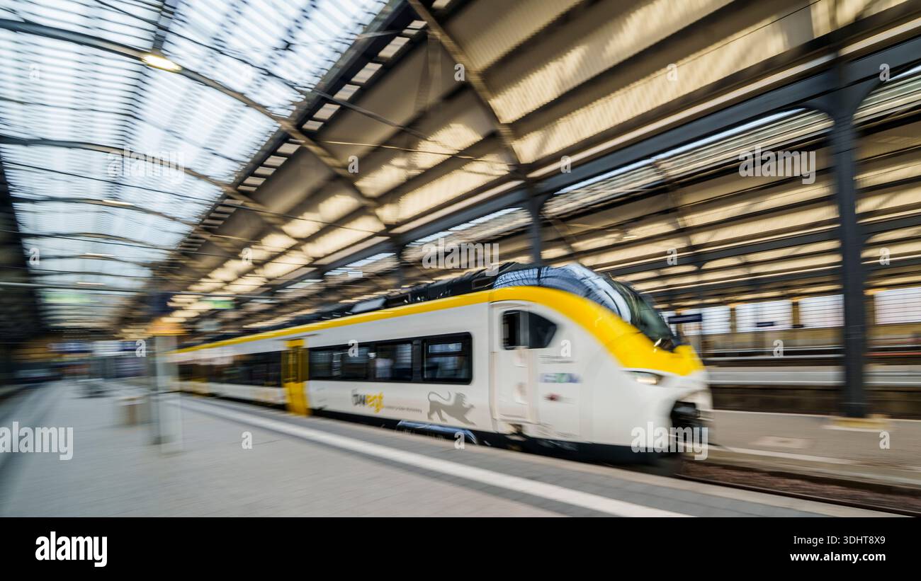 23 January 2026, Hesse, Wiesbaden: The first battery train in Hesse ...